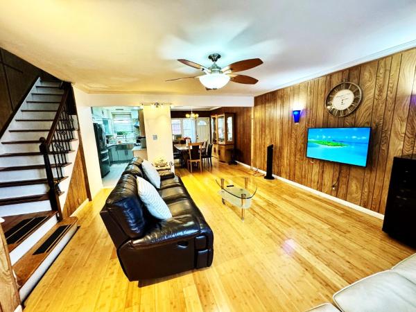Lga 5 Mins, 3 Bedrooms Duplex Private House With Backyard ! - Queens Zoo, Queens