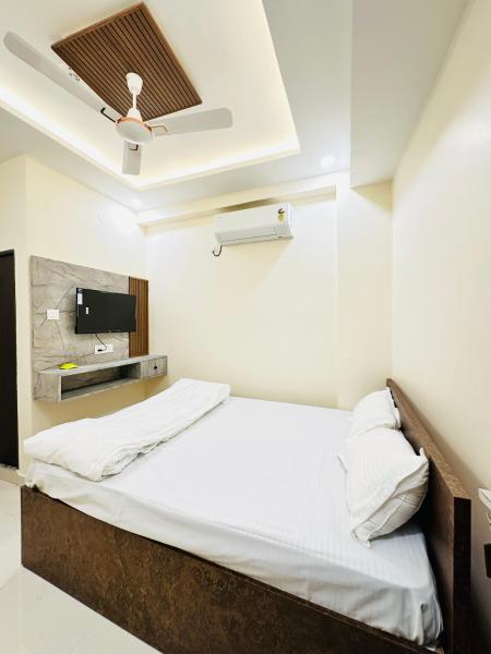 Hotel Prime Residency - Just 400m From Airport - India