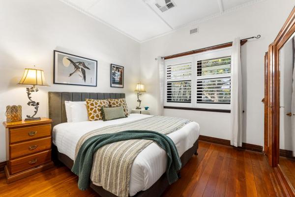 Glandore Charm - Contemporary Haven Near Cbd & Coast - Blackwood
