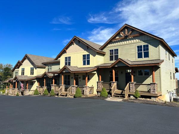 Blackbear Crossing 11 Hot Tub Renovated Sleeps 15 - West Virginia