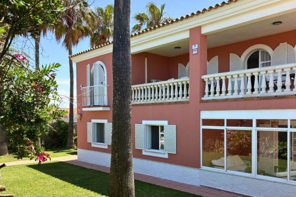 Family Villa Just A Few Metres From The Beach - Chipiona