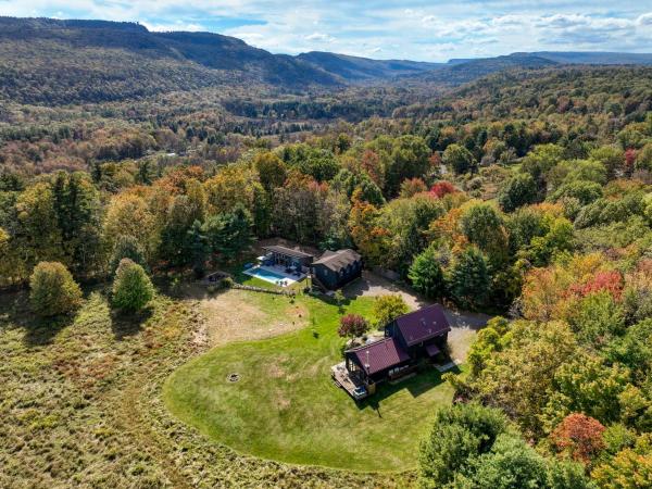 Cherry Hill Luxury Monthly Rental Heated Pool - Gardiner, NY