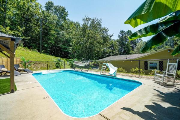 ~ 1 Mi To Dollywood: Home W/ Hot Tub & Grill - Tennessee