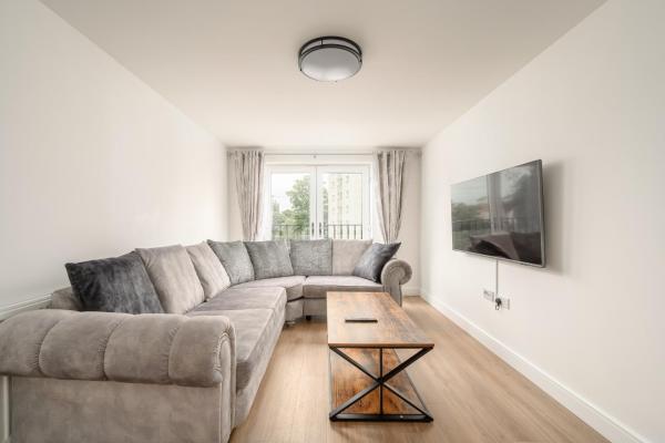 Pringle 2 Bedroom Apartment - Edinburgh - Craigmillar Castle