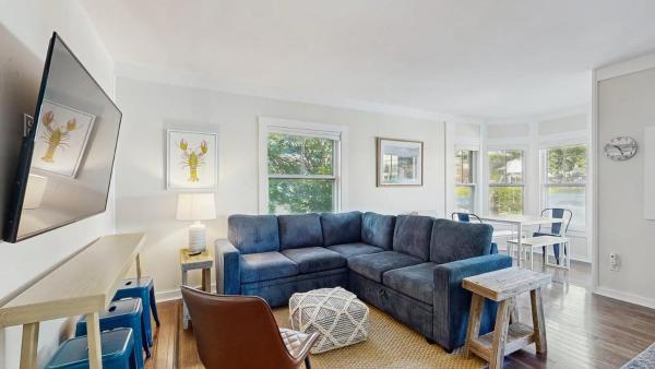 Walk To Ferry & Beach From Central Ob Condo - Oak Bluffs, MA