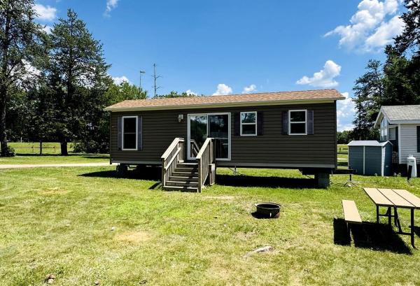 Rustic Log Cabin With Private Bedroom & Loft Sleeping - Wisconsin Dells, WI
