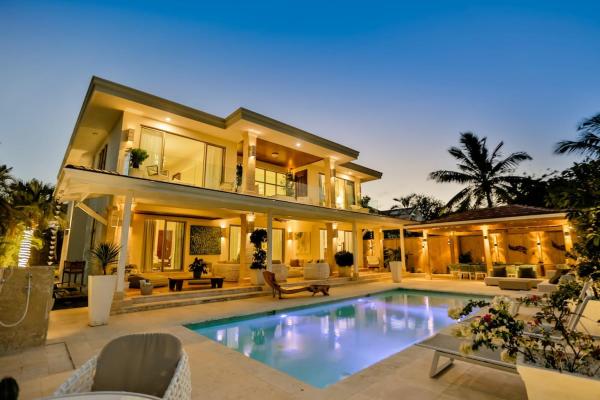 Villa Paradiso Luxury - Golf, Pool, Staff Included - Punta Cana