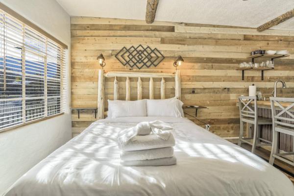 San Ayre Court - The Birch Room (7) - Colorado Springs, CO