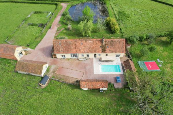 So Villa Chez Pommet 03 - Piscine Chauffee - Basket - Sauna 2h Lyon - 30p - Auvergne