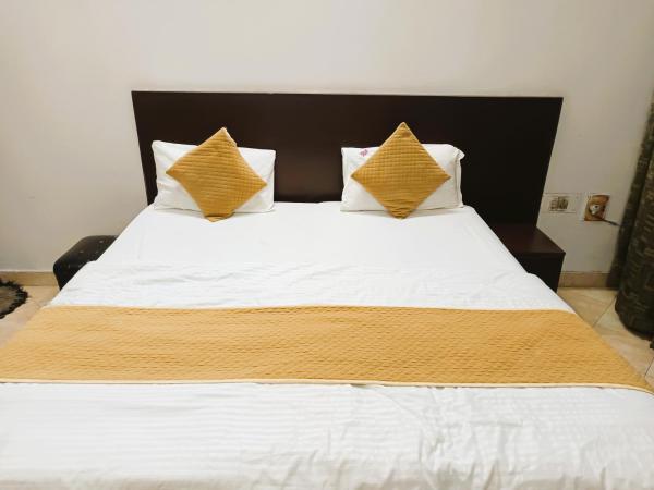 Yash Guest House -- Walk In Nizamuddin Railway Station - Delhi