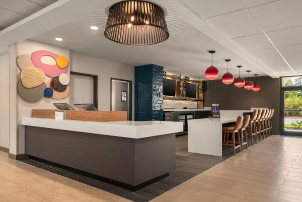 Atwell Suites Panama City Beach Southeast By Ihg - Panama City Beach, FL