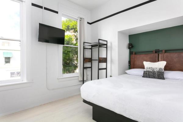 Gaslamp Chic Suite Queen Bed And Smart Comforts - San Diego