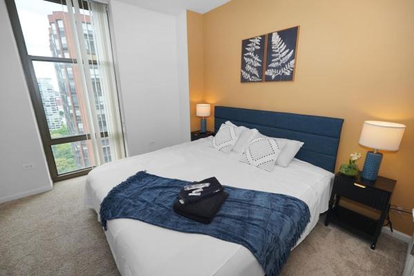Skyline Luxury 19th Floor Retreat Near Grant Park - Chicago Loop - Chicago