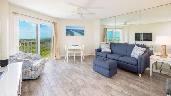 Perfect Location Beautiful Ocean Views Pool & Bar - Islamorada, FL