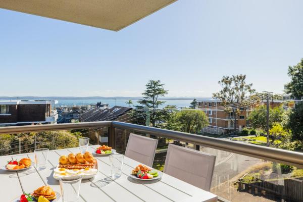 The Commodore 5, 9-11 Donald St - Water Views, Air Con, Wi-fi - Port Stephens