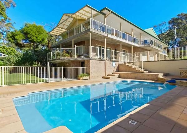 Mossy Point Pool House Beach Walk Sleeps 10 - Broulee