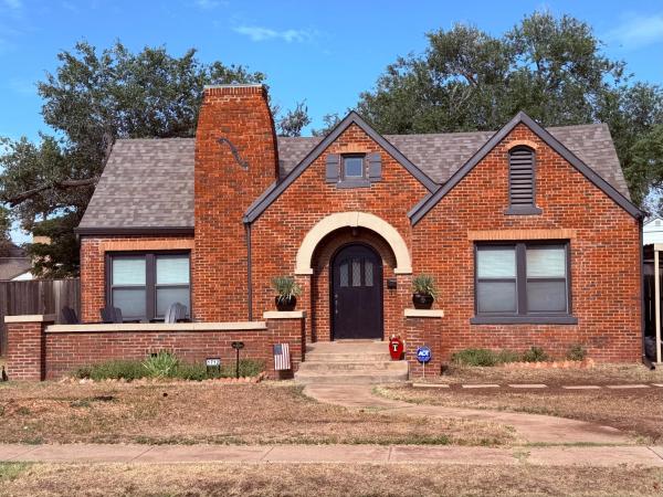 Historic 1914 Texas Tudor Walk To Ttu Campus - Lubbock, TX