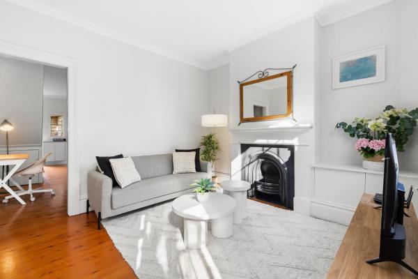 Light-filled 2-bed Residence Near Crown Street - Randwick