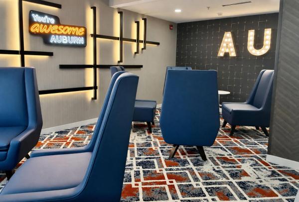 La Quinta Inn & Suites By Wyndham Auburn - University Area - Auburn, AL