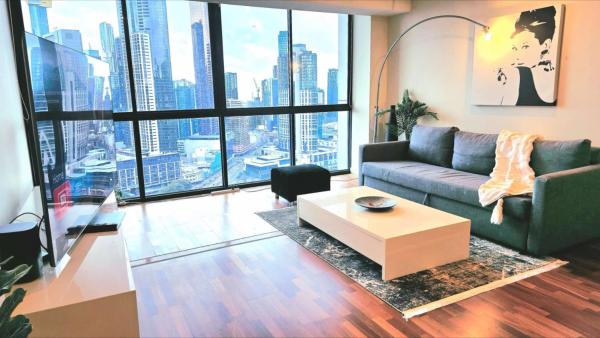 Lv 23 City Skyline Penthouse With Free Parking - Victoria