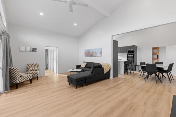 Brookside Residence - West Coast
