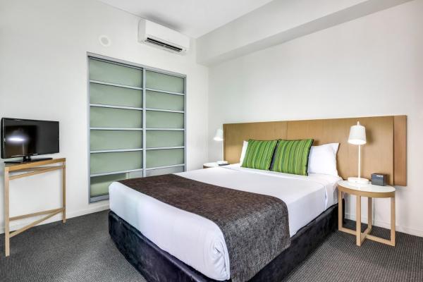 18th Floor Seaview Executive Style King Bed With Pool And Gym - Darwin