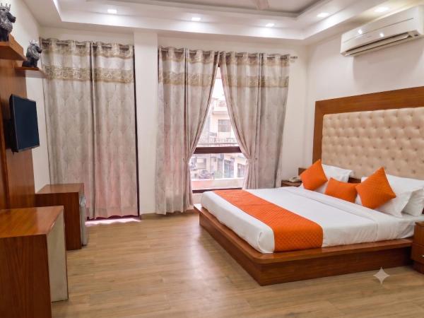 Hotel Retro Folic Near Golf Course Road & Cyber City - Gurgaon