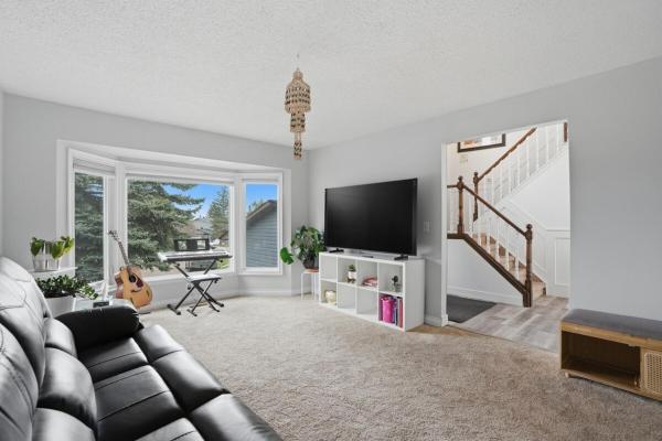 Quiet Family Home Near Yyc - Calgary