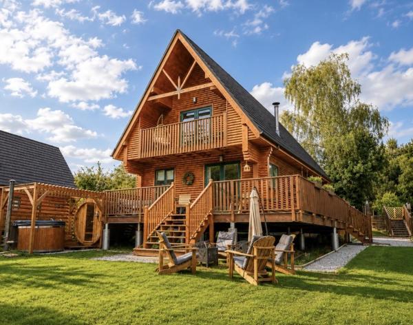 Luxury Waterfront Retreat I Private Hot Tub & Sauna I Lake View - Cavan