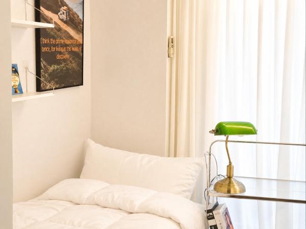 52hongdae Station Area, Yeonnam, Hongdae Street, 15 Minutes From Itaewon, Single Accommodation, Fully Furnished - Seoul
