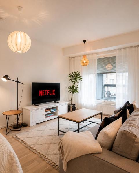 Nordic Nest- Modern Studio W Balcony Near Metro - Helsinki