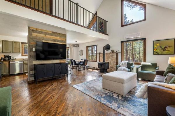 Forest Road Haven- 3 King Br-gameroom-hottub-sauna - South Dakota