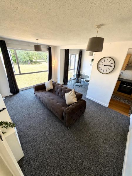 Modern 2-bed Maisonette- Ideal For Gatwick Aiport - Crawley