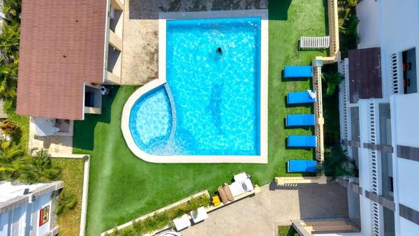 Sunny Diani Getaway Pool Ac Steps To Beach - Diani Beach