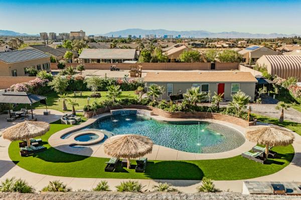 Tropical Private Estate -8 Bdrm - Resort Pool - 5 Min To Strip - Weddings - Las Vegas