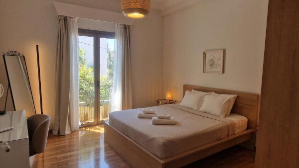 Spacious Art Apartment In Gazi 2 Min Metro - Athens