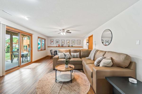 Des Moines 4br Family Getaway - Prairie Meadows Casino, Racetrack, & Hotel