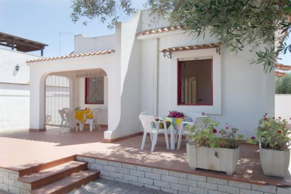 Villa Antonella Con Piscina Nel Boomerang Village A Torre Colimena - Apulien