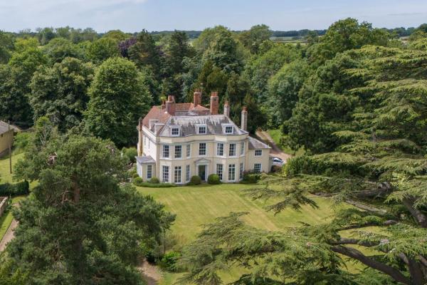 Holbecks House By Group Retreats - Suffolk