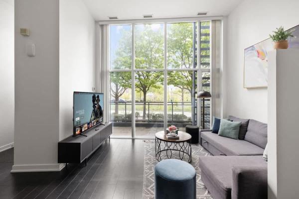 Luxury 4br Home King Bed Sleeps 12 With Parking - Toronto