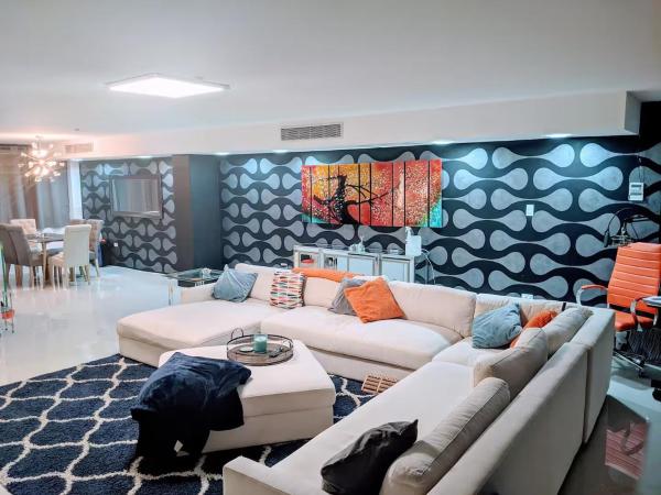 Luxury Beachfront Oasis - Ocean Views- King Bed - 