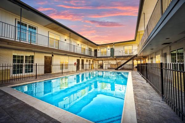 Welcoming 2br Apartment With Pool And Free Parking - Houston, TX