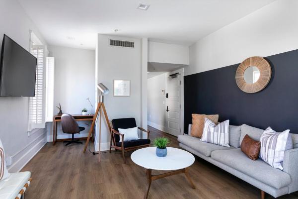 Roomy 2br Hotel Suite Sleeps 5 In Central Gaslamp - Old Town Park, San Diego