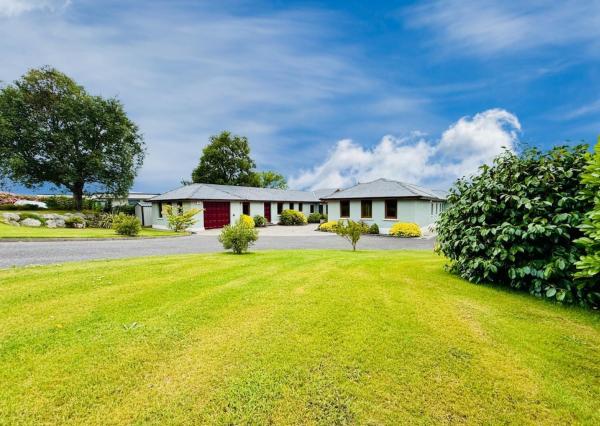 Home In Killarney - 6 Bedrooms, Beautiful Home! - Killarney