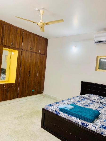 Comfortable Fully Furnished 2bhk House With 2ac's In City Center - Hyderabad