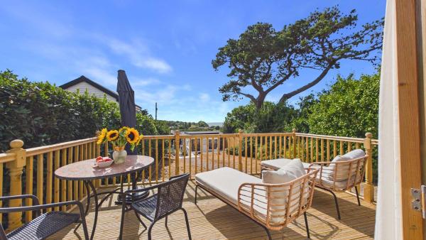 Aphrodites Shell Tiny Home With Solent Views - Isle of Wight