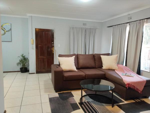 16 Durham Street, Kensington, Johannesburg I House & Studios I Backup Power I Full Amenities - Johannesburg