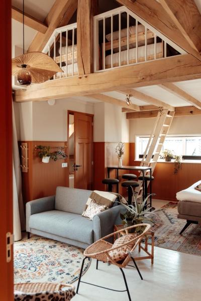 Granny's B&b - Goes