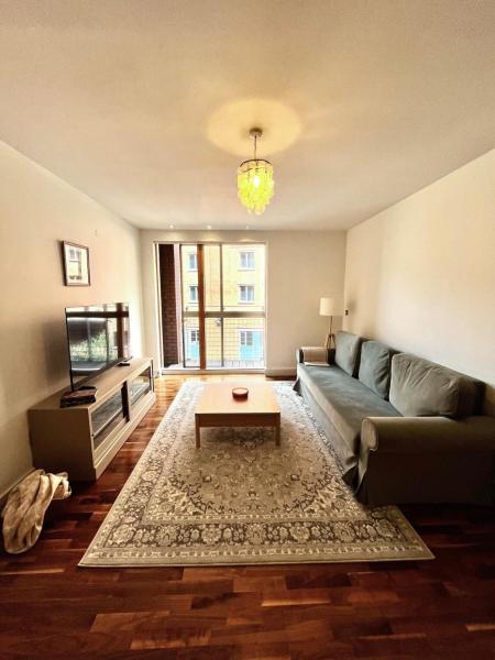 The Hacienda Hideaway - 2br With Balcony - Bury