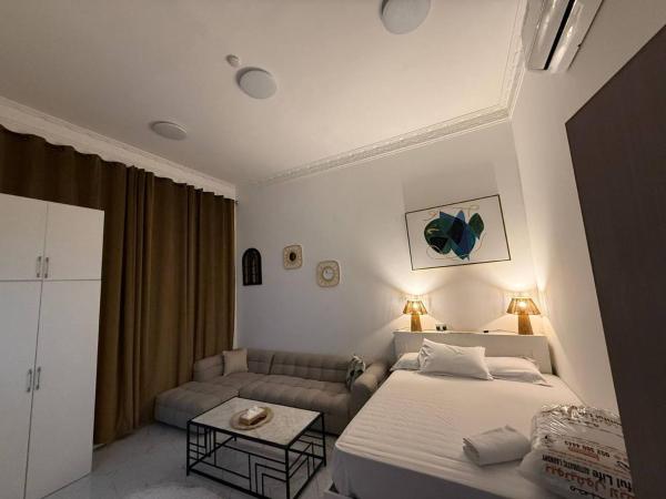 White Moon Studio Jimi - Al Ain